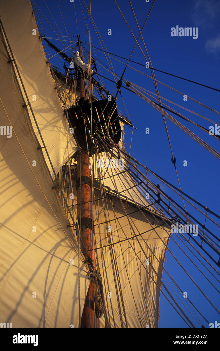 Square sails hi-res stock photography and images - Alamy