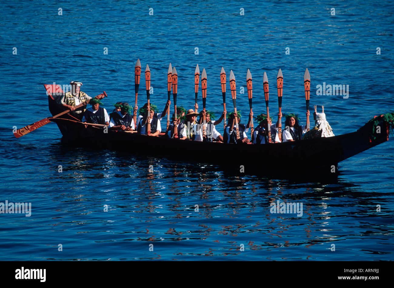 Indigenous canoe paddles canada hi-res stock photography and images - Alamy