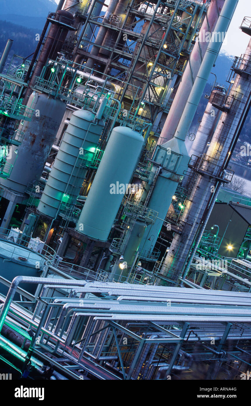 Oil refinery photos hi-res stock photography and images - Alamy