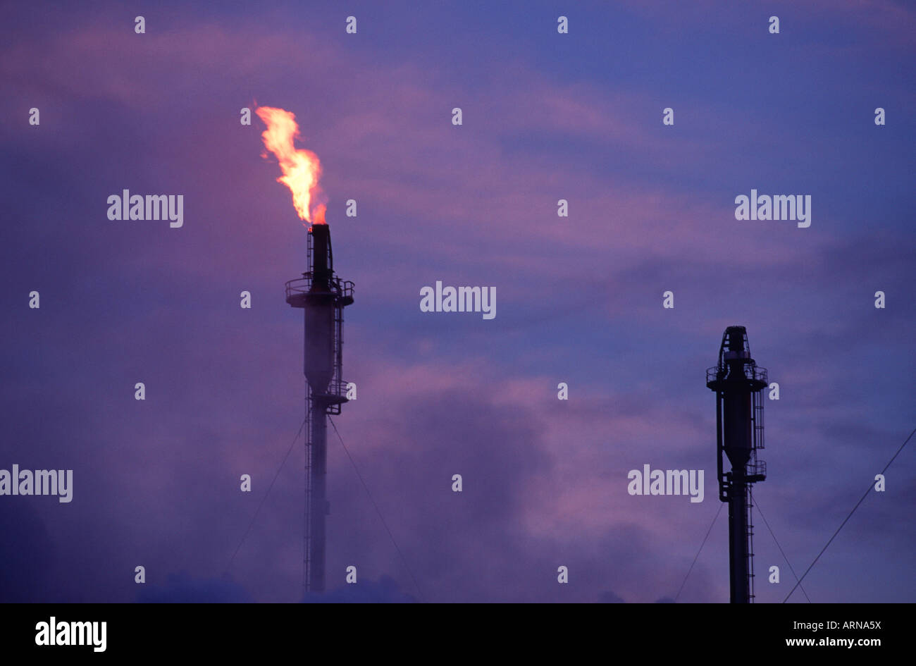 Oil refinery photos hi-res stock photography and images - Alamy
