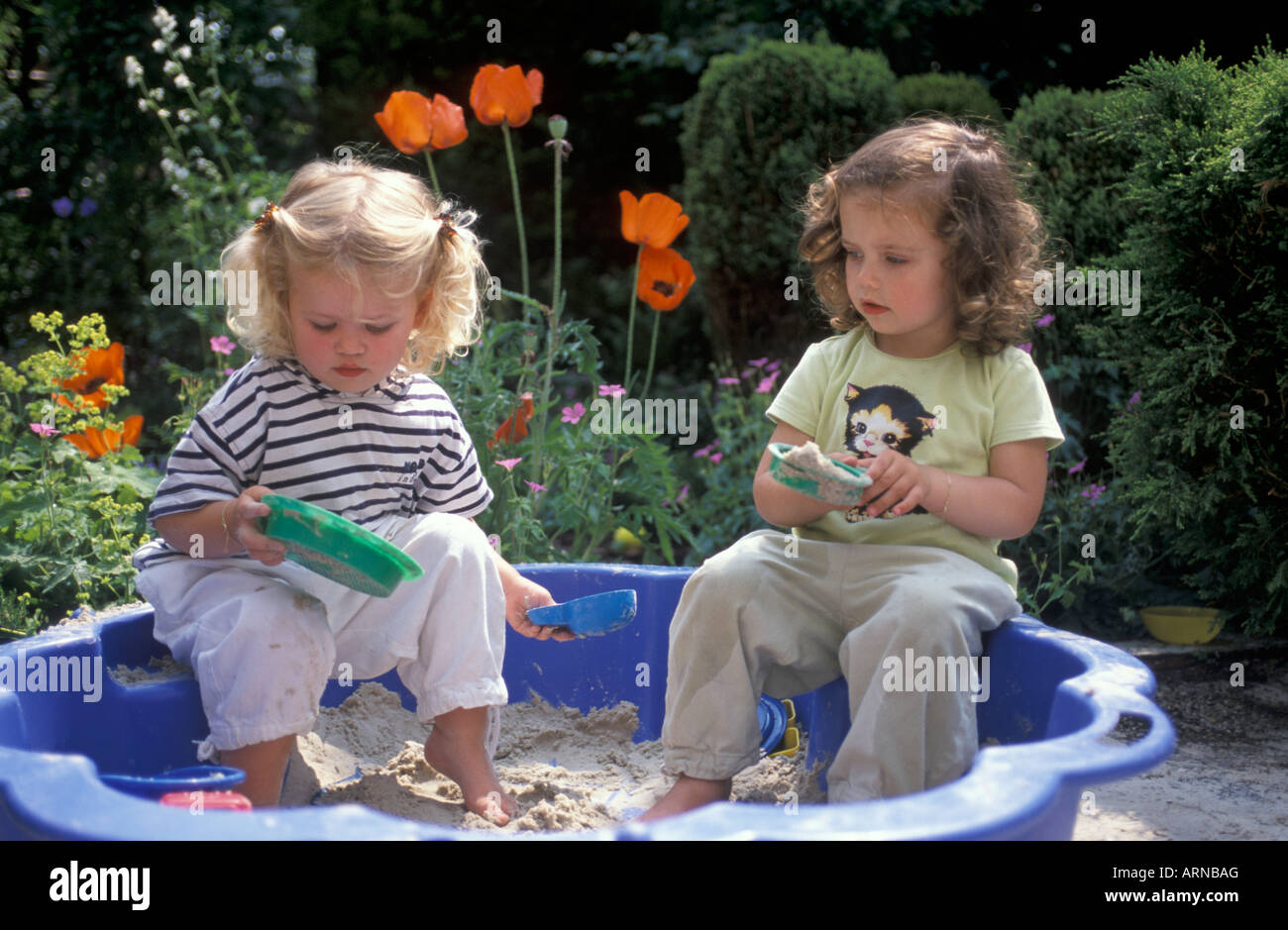 Sandpit garden hi-res stock photography and images - Alamy
