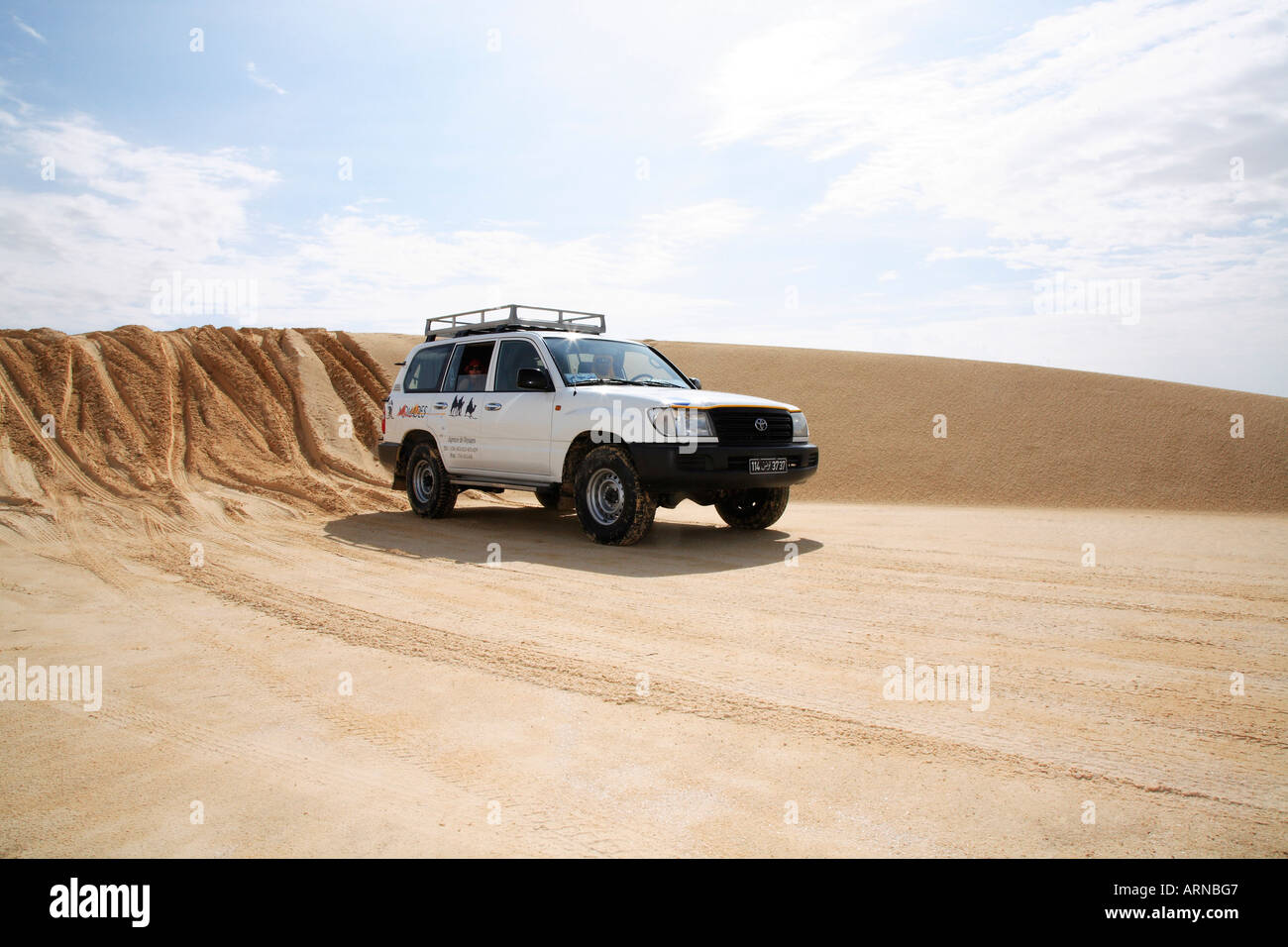 Cross-country vehicles in the Sahara, Tozeur, Tunisia Stock Photo - Alamy