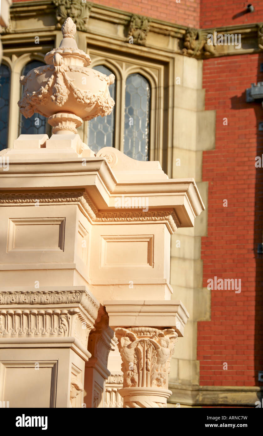Red brick university building sheffield hi-res stock photography and ...