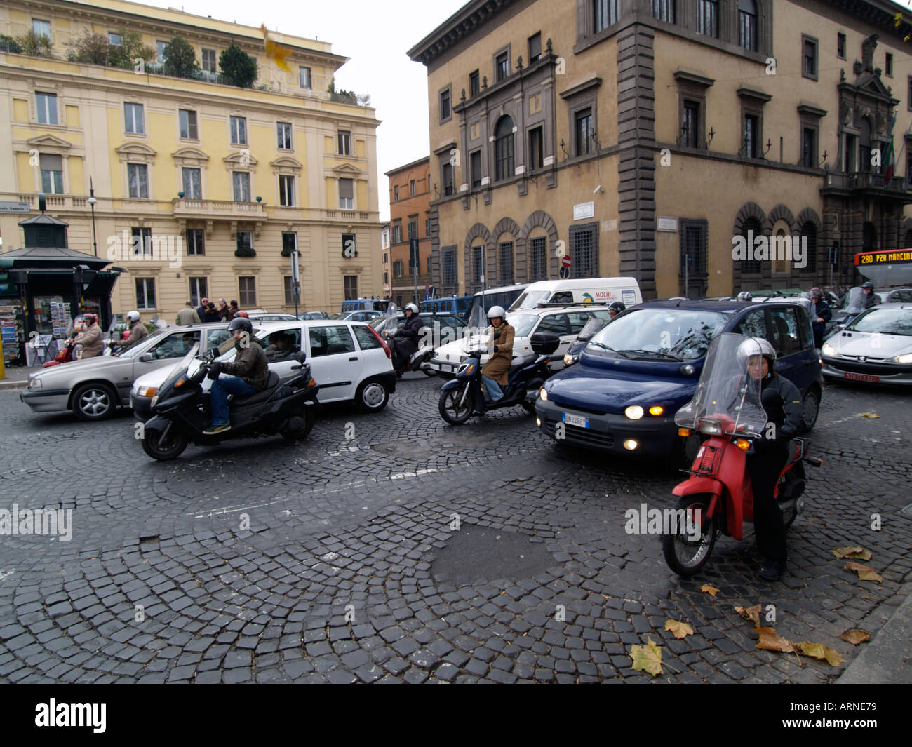 Chaotic city hi-res stock photography and images - Alamy