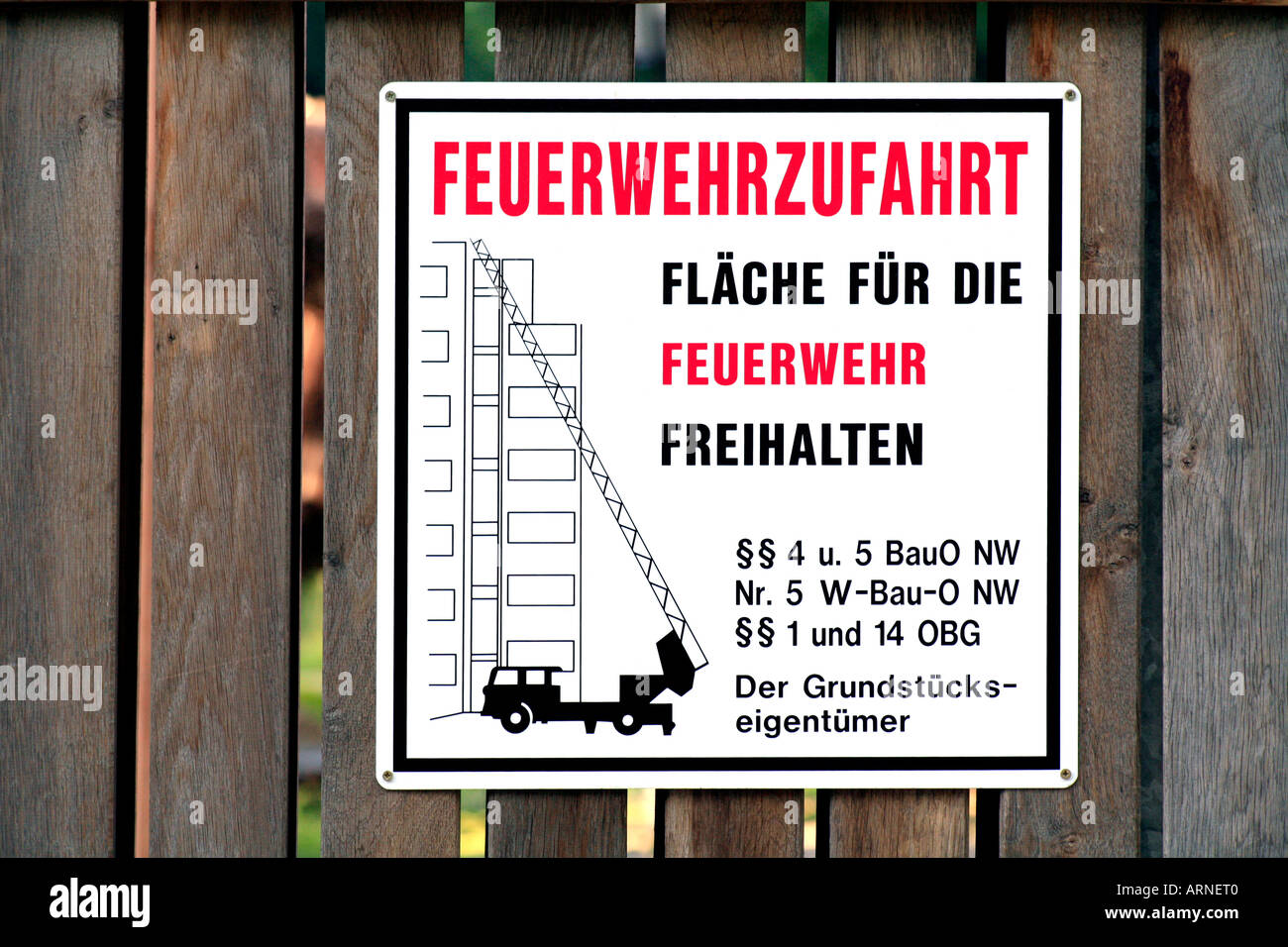 Sign "keep clear" for fire brigade on a wooden door Stock Photo - Alamy