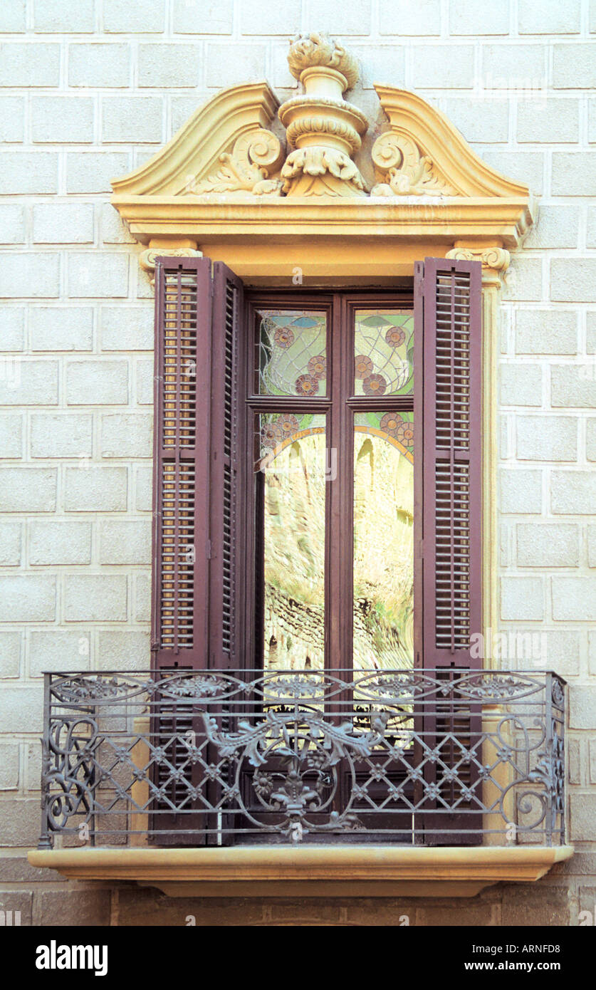 House facade window detail hi-res stock photography and images - Alamy