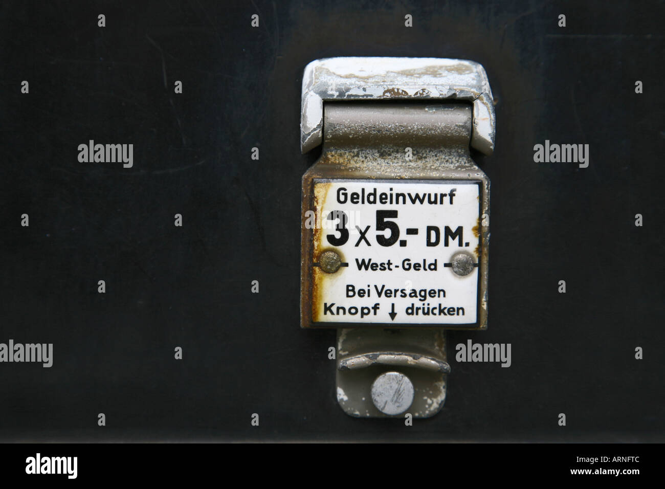 Antique vending machine hi-res stock photography and images - Alamy