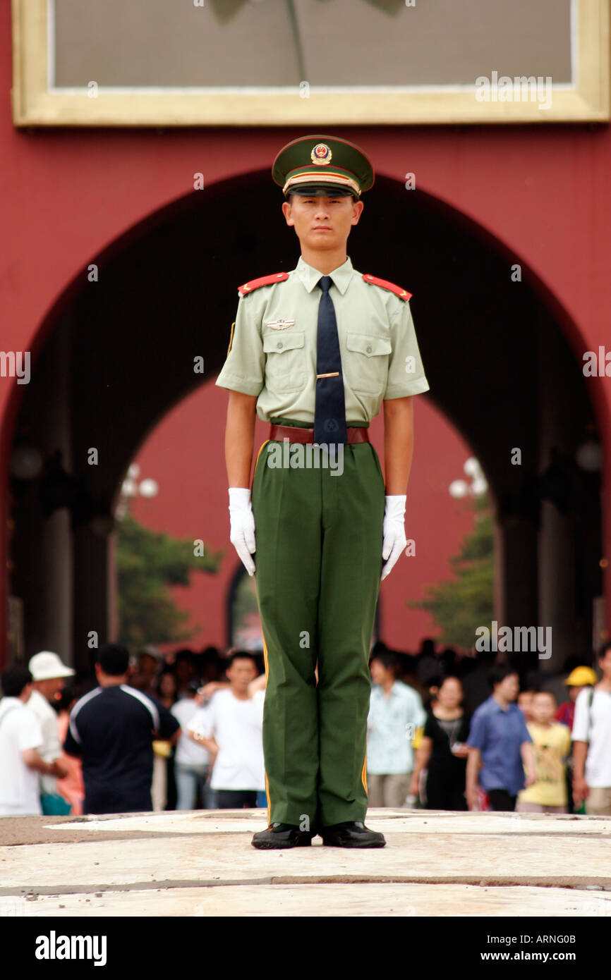 Chinese guard at the Tiamanmen Gate entrance to the Forbidden City in ...