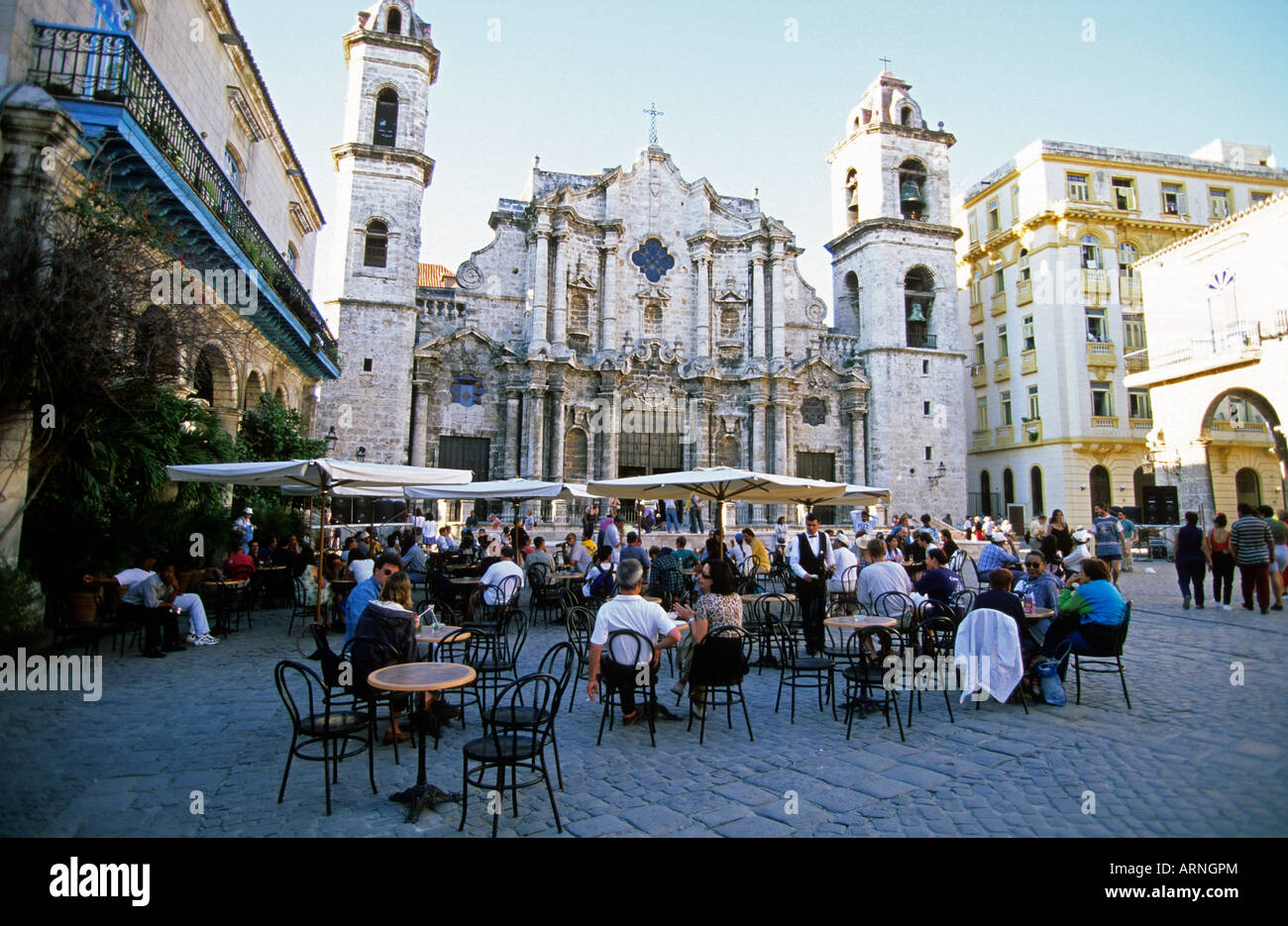 caribbean cuba havana outdoor cafe in a square Stock Photo - Alamy