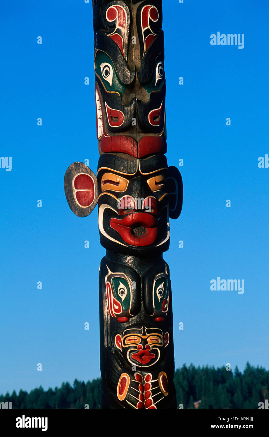 Campbell River, Kwakwakwa' wakw totem details, Vancouver Island ...