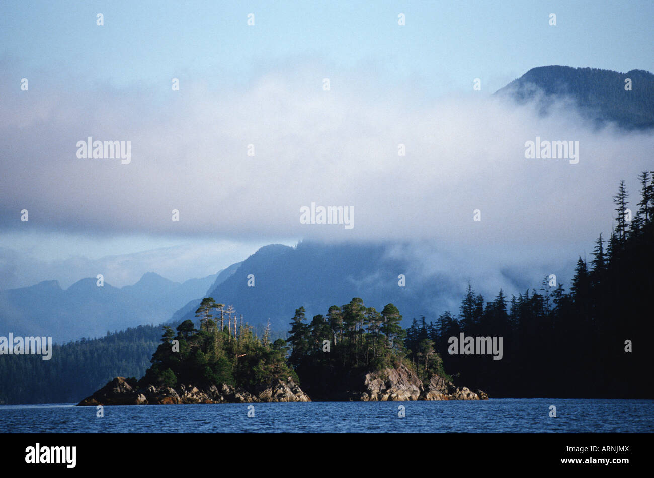 Layered cloud ov hi-res stock photography and images - Alamy