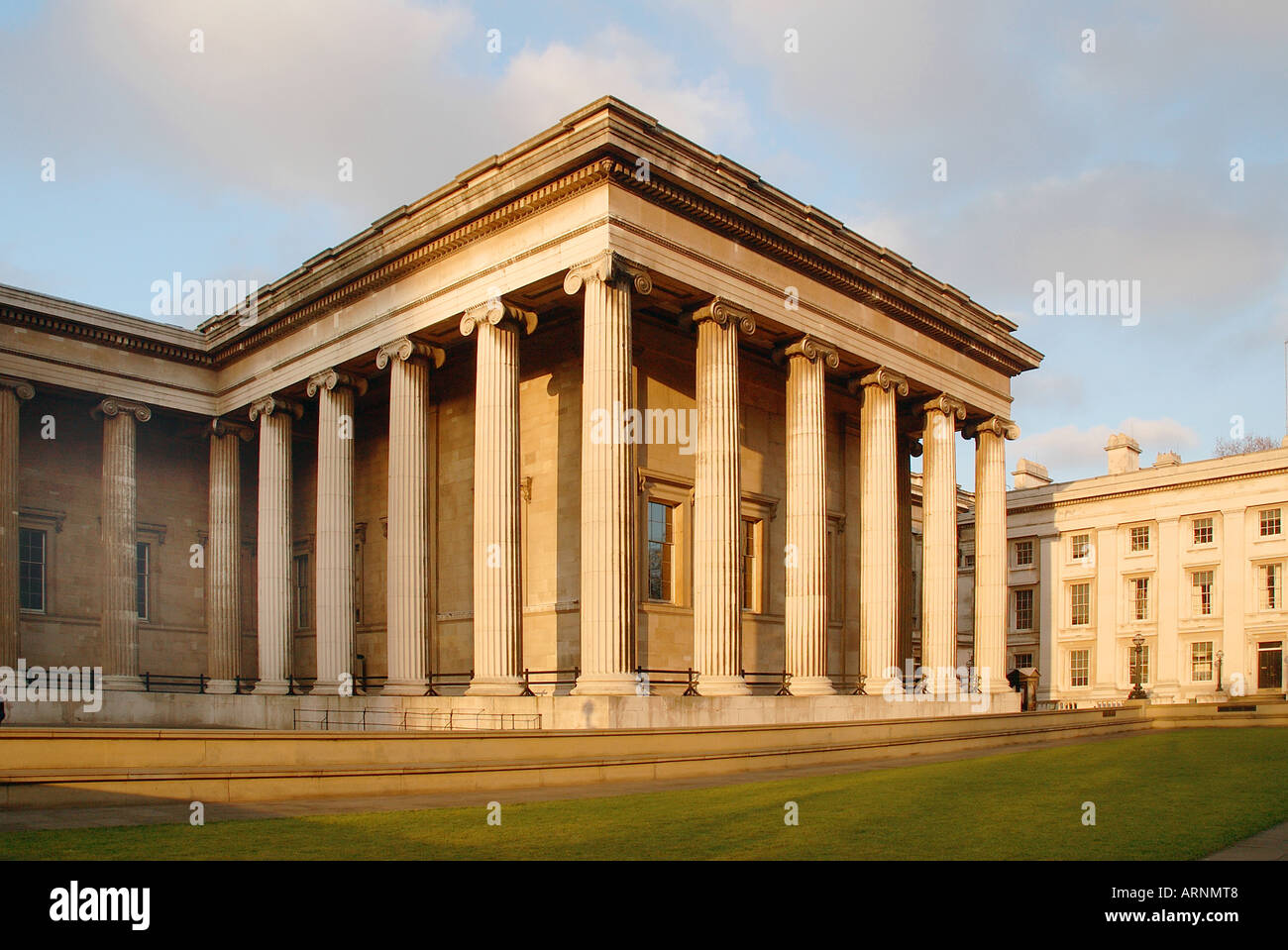 British museum london entrance hi-res stock photography and images - Alamy