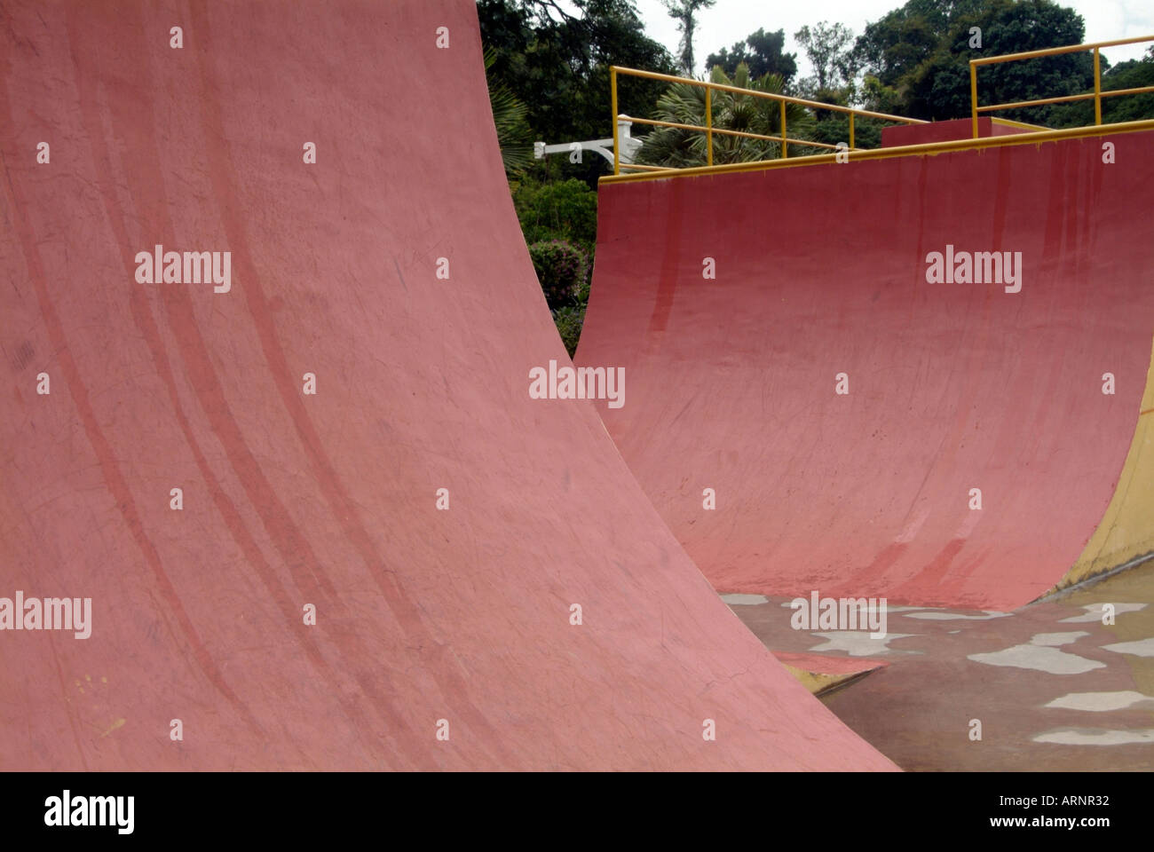 Skate boarding ramps hi-res stock photography and images - Alamy