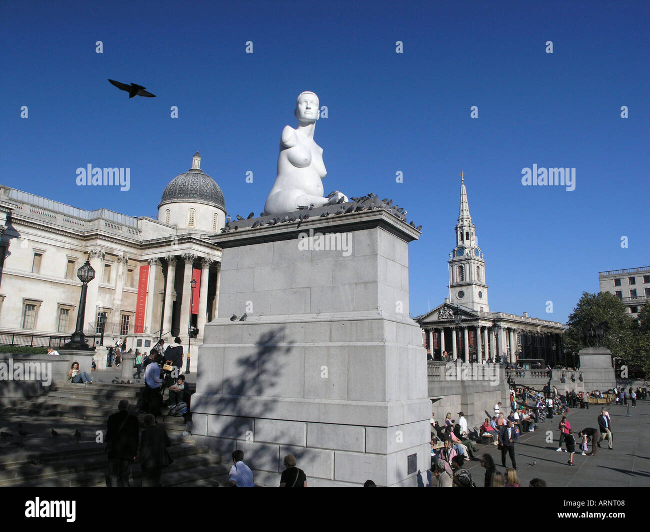The statue of "Alison Lapper Pregnant" by Artist Marc Quinn in ...