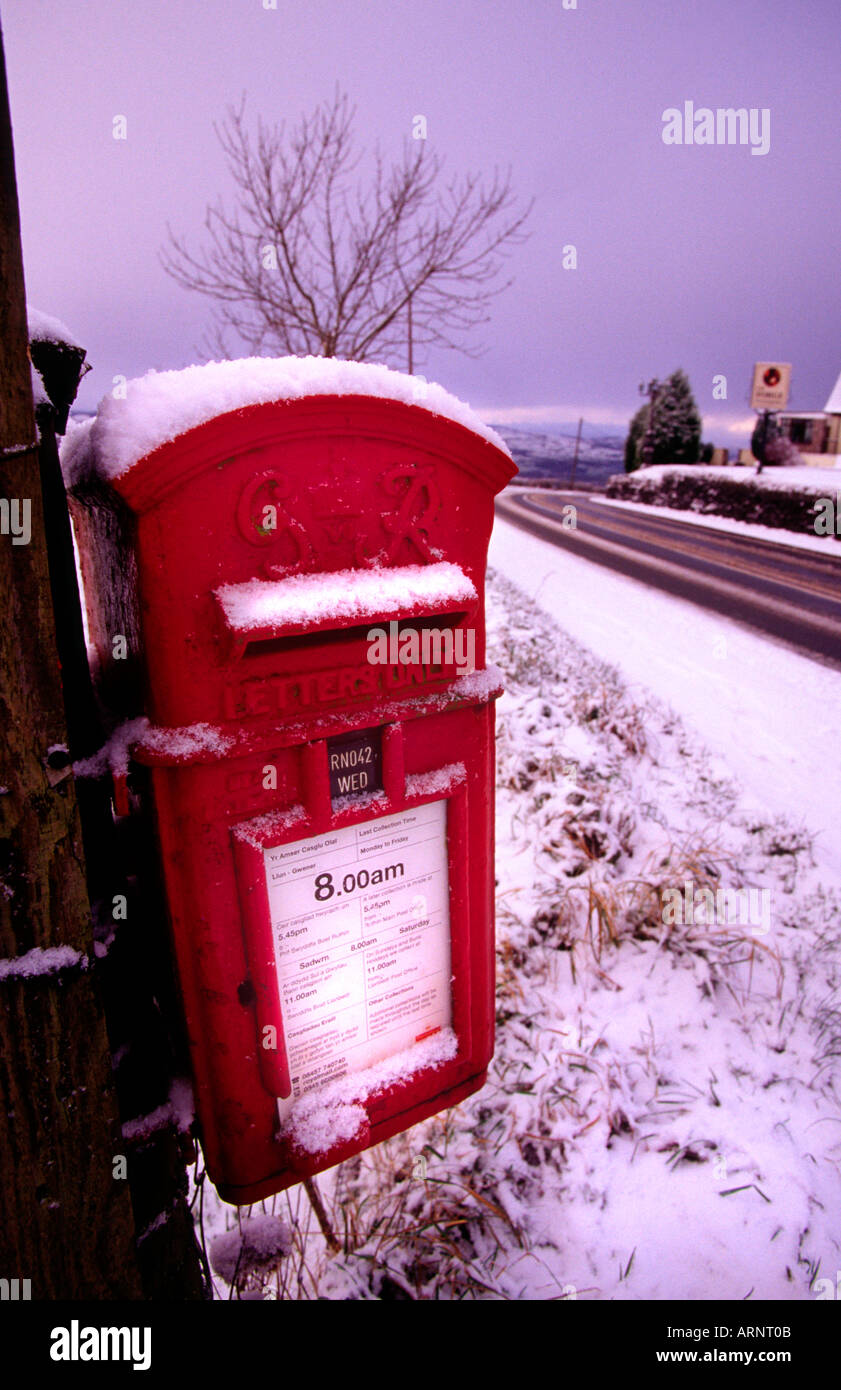 Old fashioned post office van hi-res stock photography and images - Alamy