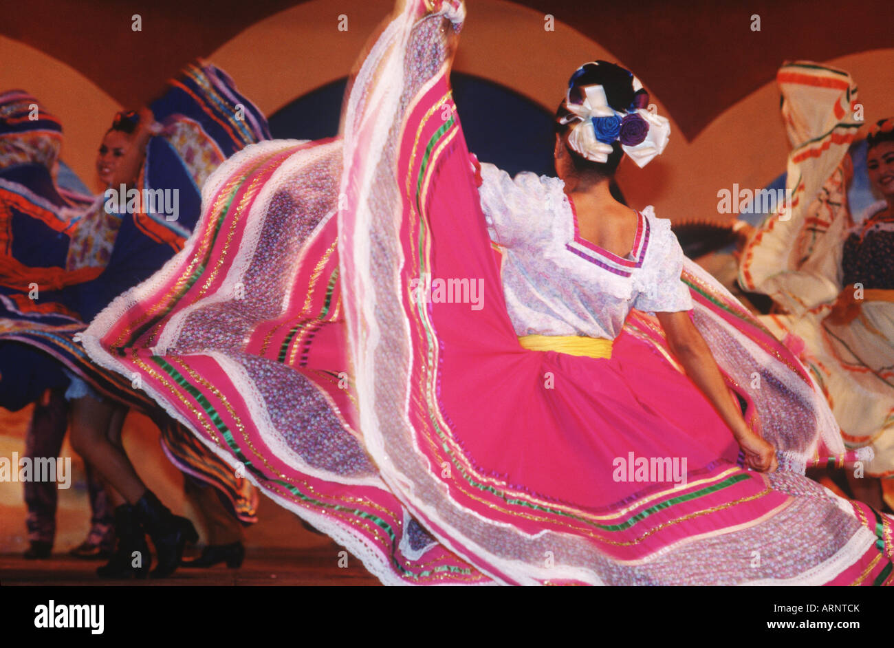 Mexico, local dancers perform folk dance Stock Photo - Alamy