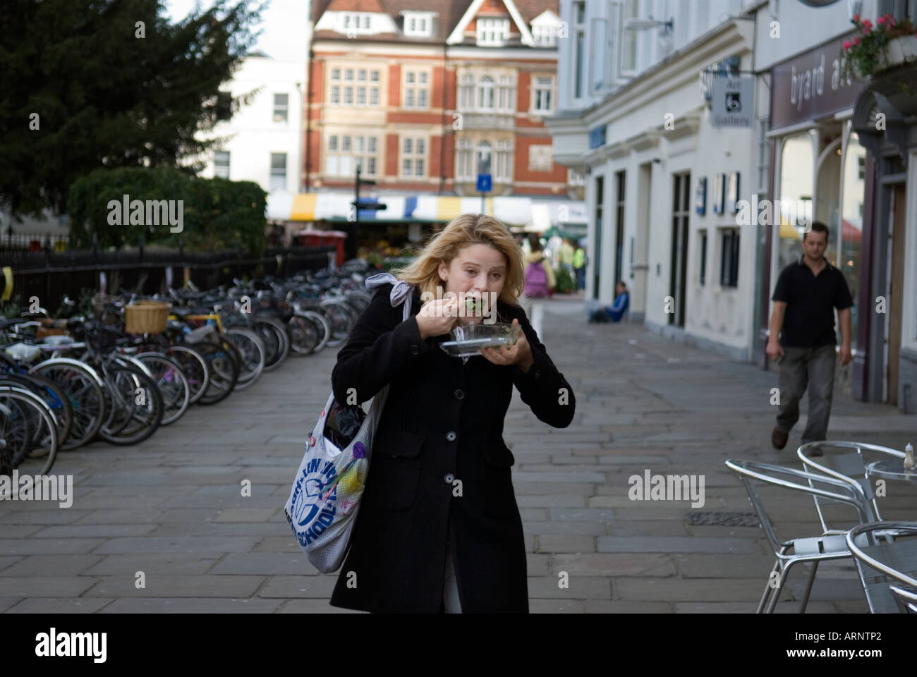 CAMBRIDGE UNIVERSITY CITY ENGLAND STUDENTS IN AUTUMN SUNSHINE 2006 ...