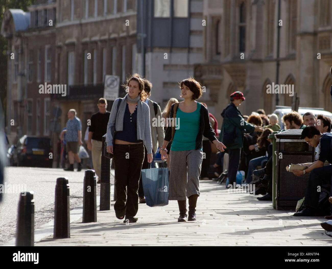 Uni students bicycle hi-res stock photography and images - Alamy