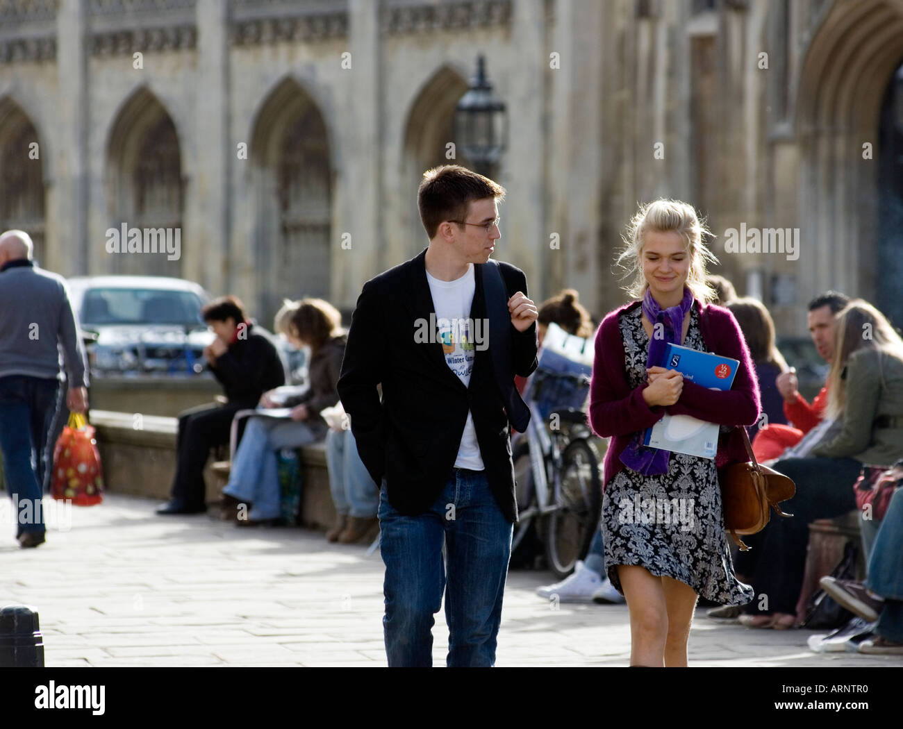 CAMBRIDGE UNIVERSITY CITY ENGLAND STUDENTS IN AUTUMN SUNSHINE 2006 ...