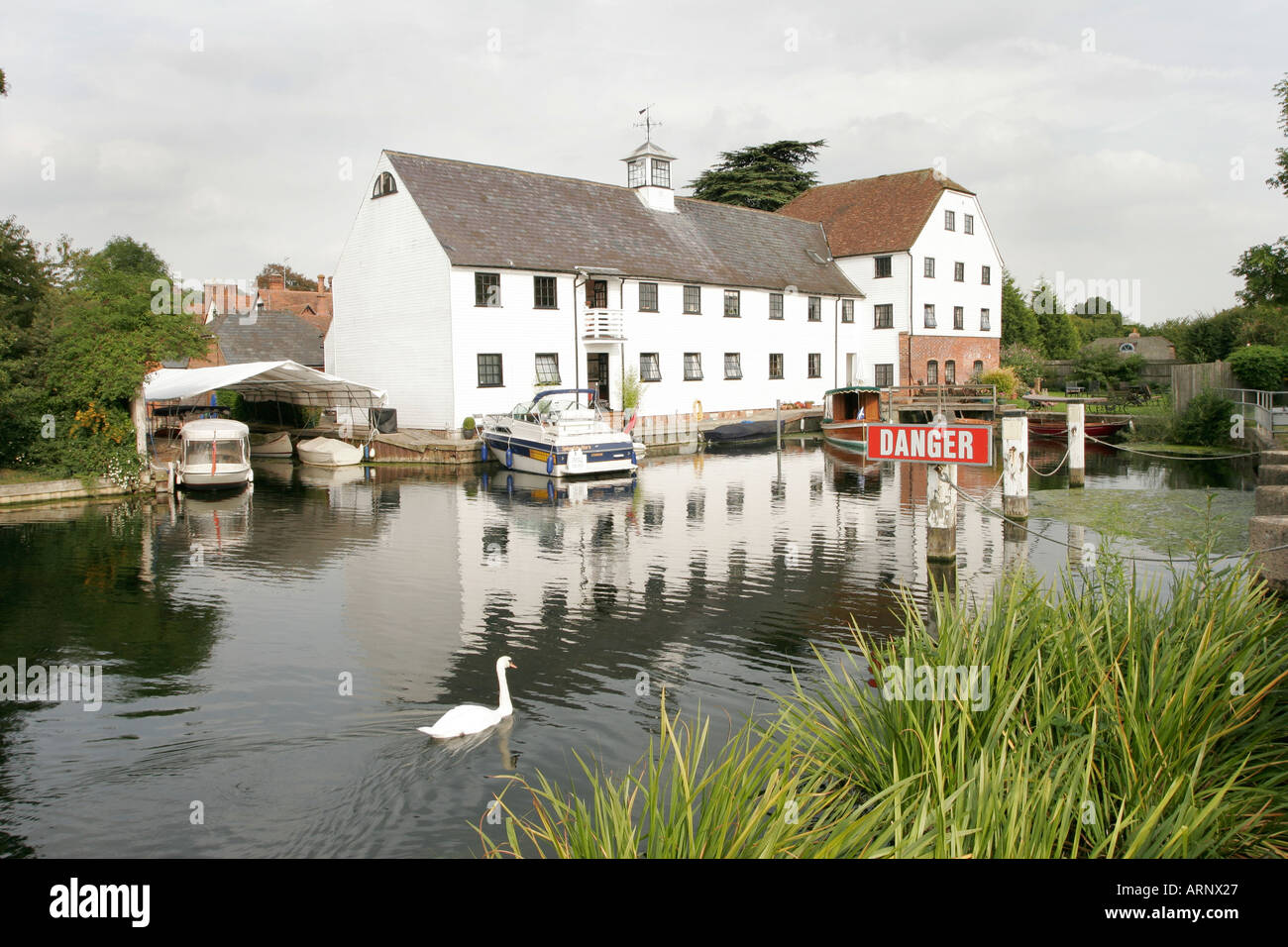 Hambleden Mill at Hambleden Lock on the River Thames in England Stock ...
