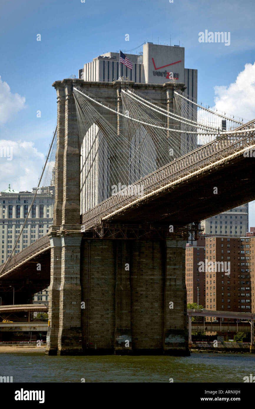 Verizon building in background hi-res stock photography and images - Alamy