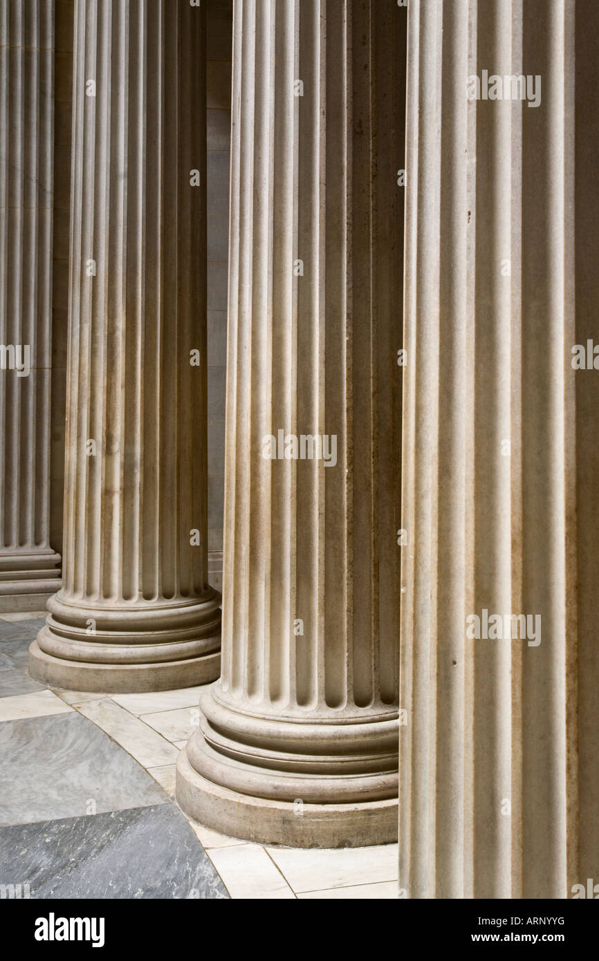 STONE COLUMNS in front of FEDERAL HALL NEW YORK CITY Stock Photo - Alamy