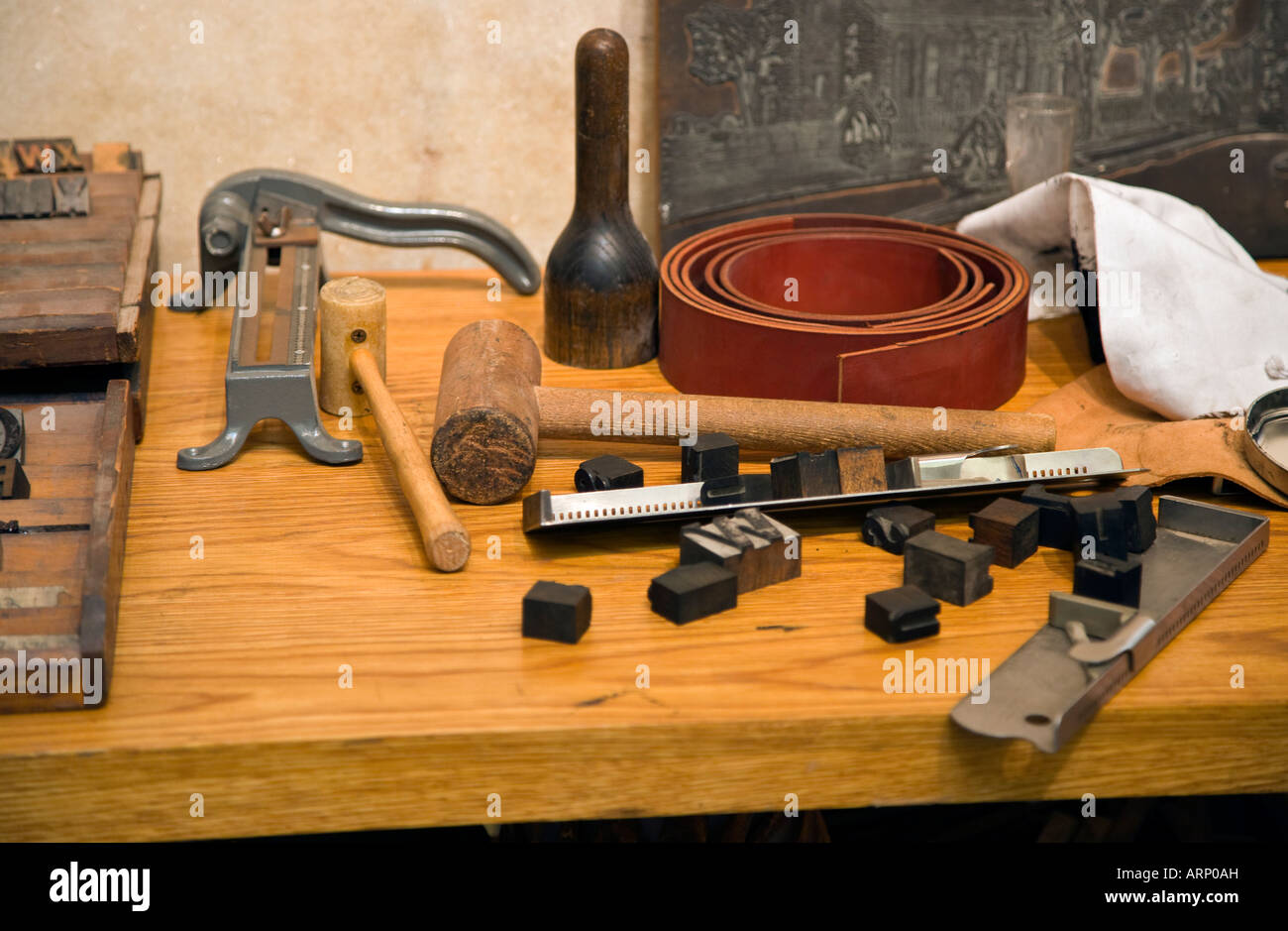 18th century printing press hi-res stock photography and images - Alamy