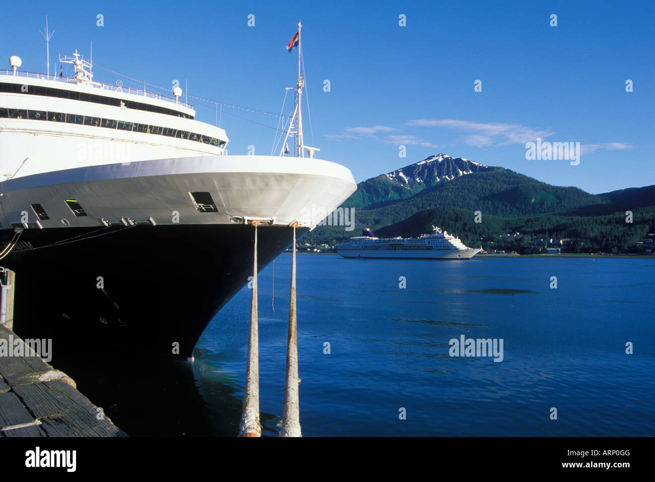 USA, Alaska, Juneau Port with cruise ship ropes leading to dock Stock ...