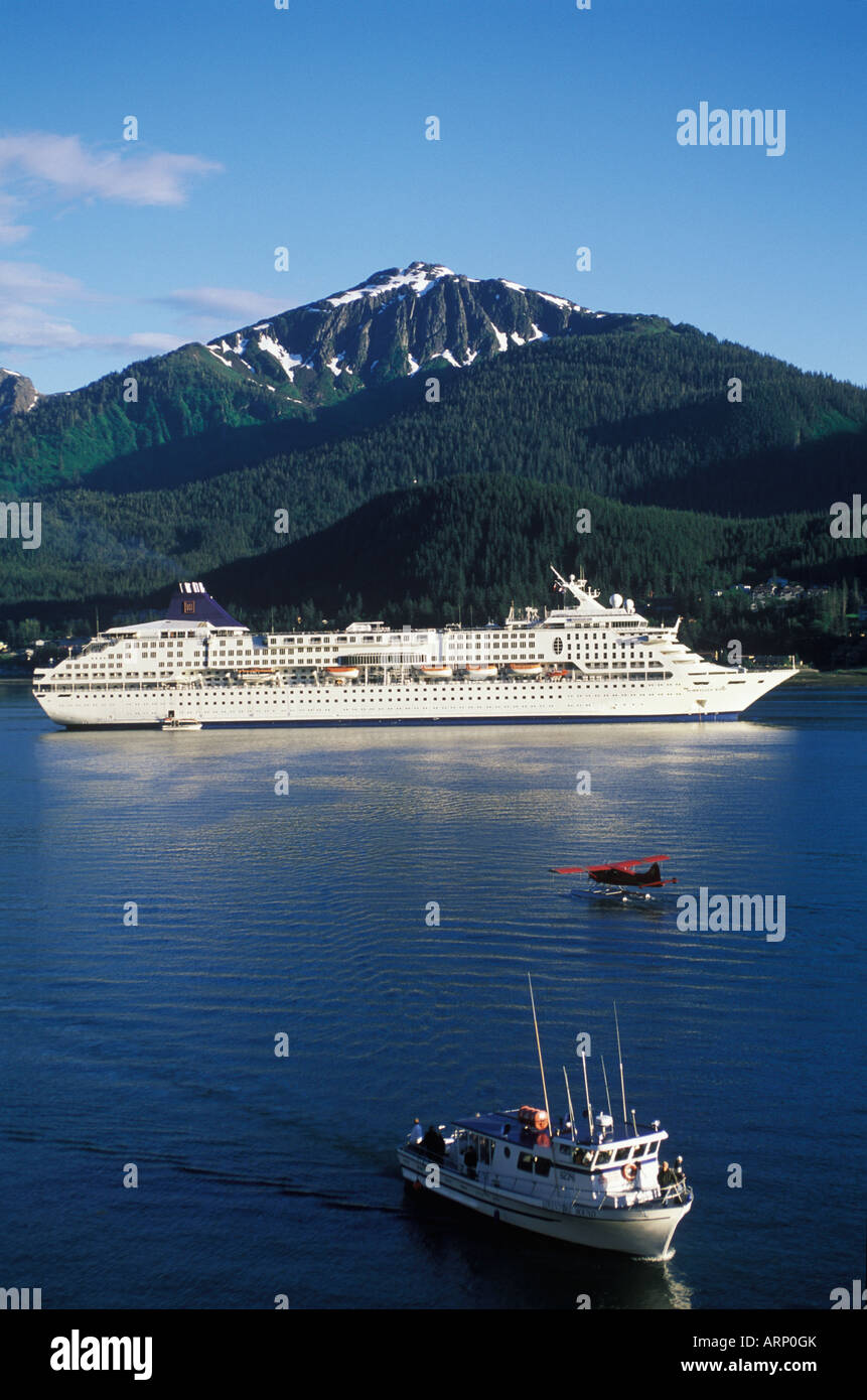 USA, Alaska, Juneau with cruise¬†ship¬†at¬†anchor, smaller boat and sea ...