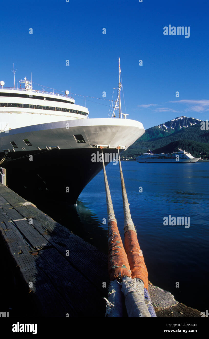 USA, Alaska, Juneau Port with cruise ship ropes leading to dock Stock ...