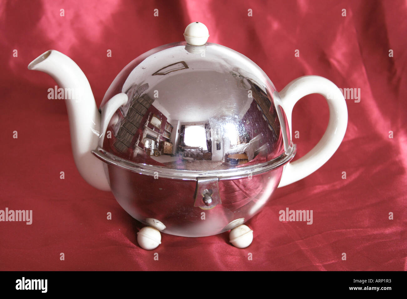 Teapots reflection hi-res stock photography and images - Alamy
