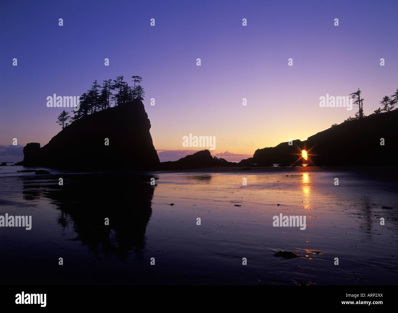 USA, Washington State, Olympic National Park, Sunset on Second Beach ...