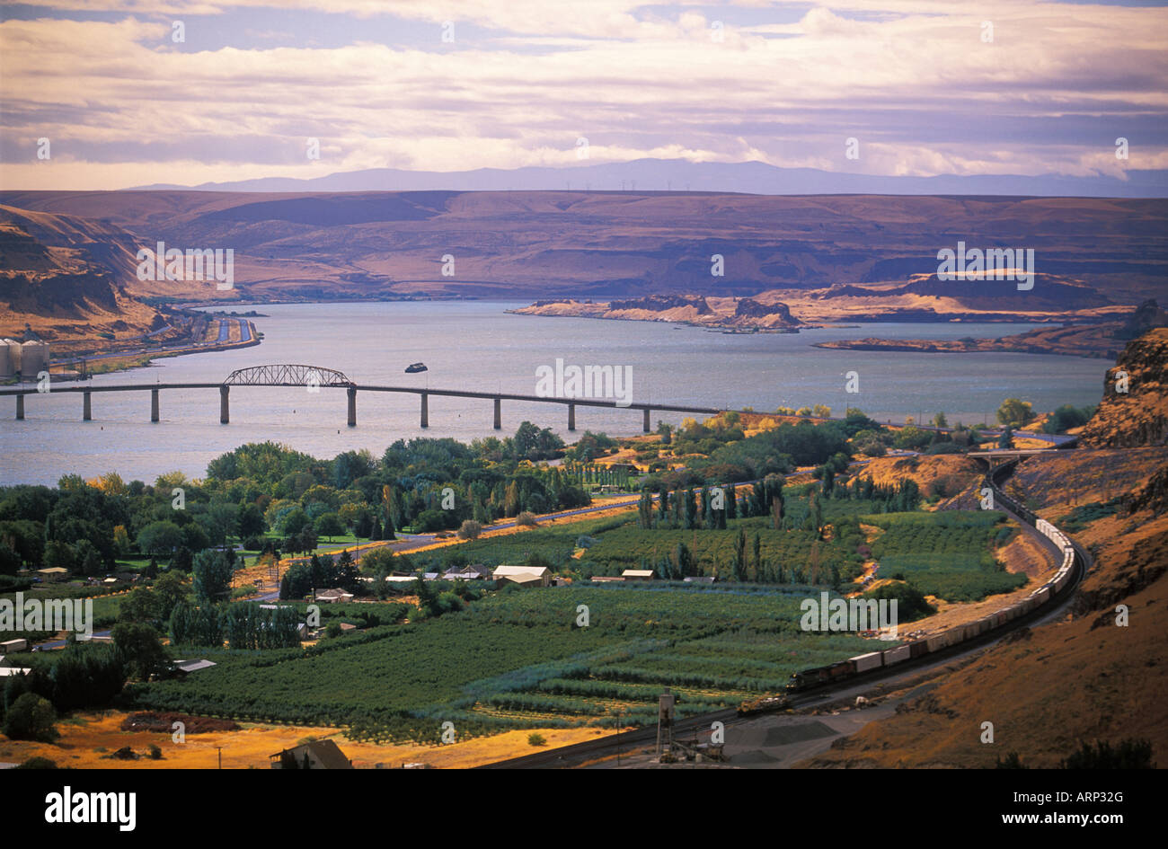 Train bridge washington hi-res stock photography and images - Alamy
