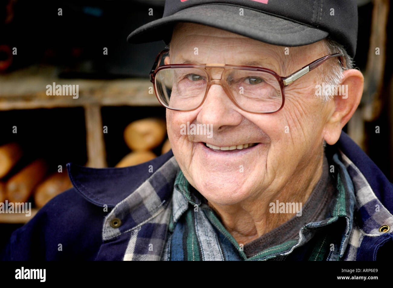 Older folks hi-res stock photography and images - Alamy