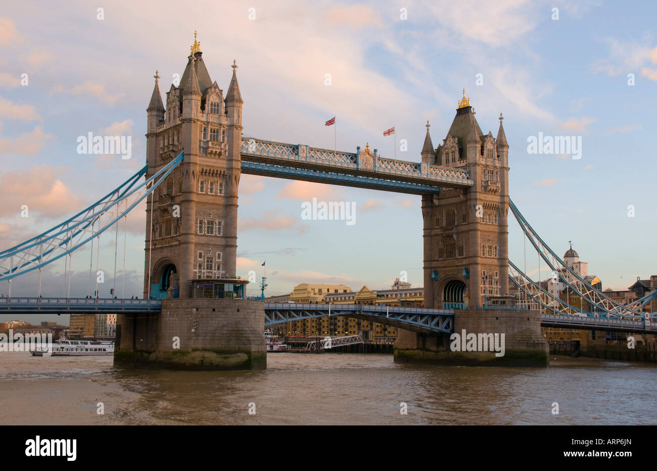 London bridge experience london hi-res stock photography and images - Alamy