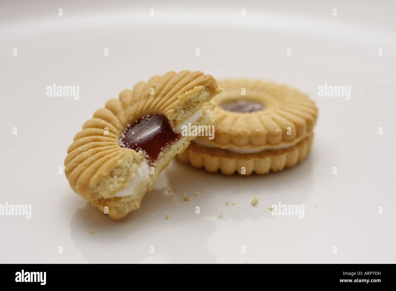 Jam and cream biscuits hi-res stock photography and images - Alamy