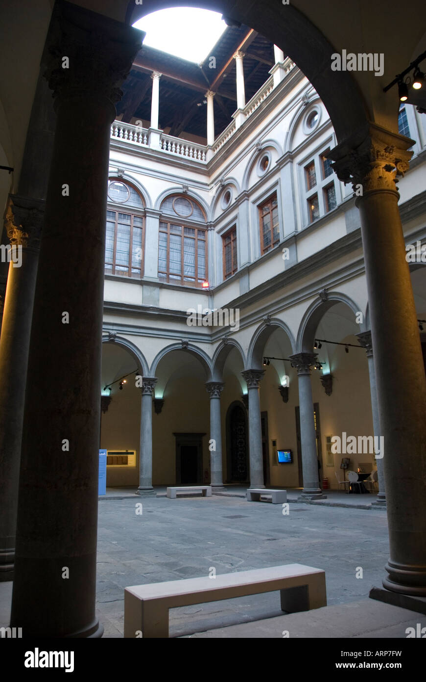 Courtyard Palazzo Strozzi Florence Stock Photo - Alamy