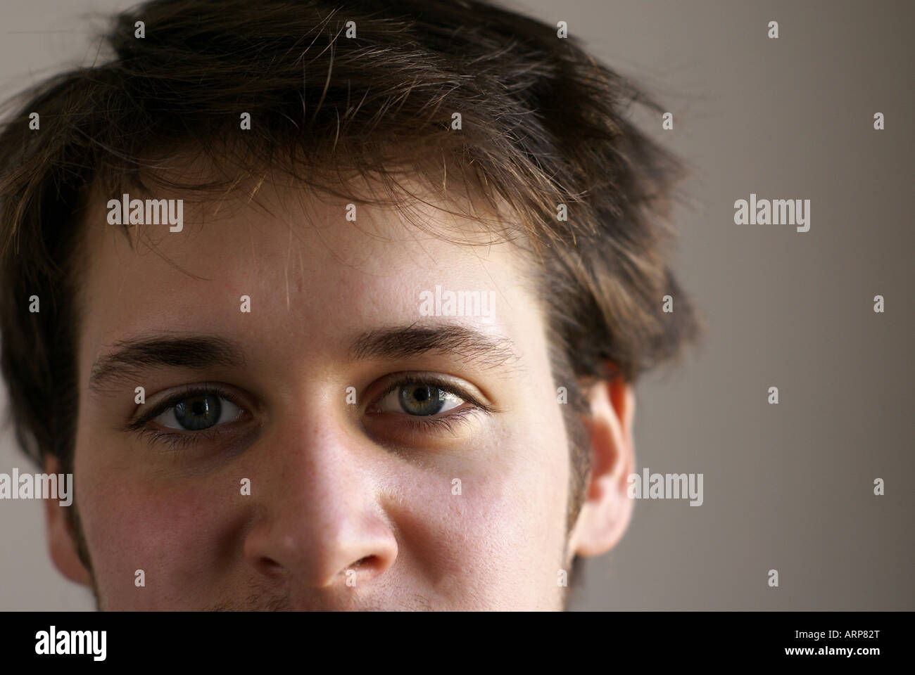 Teen boy dark hair and eyes hi-res stock photography and images - Alamy