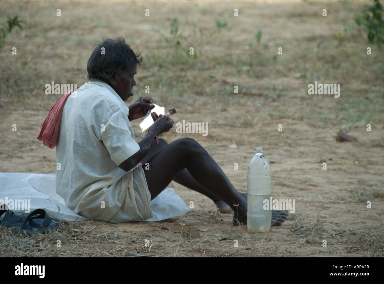 Indian man shaving hi-res stock photography and images - Alamy