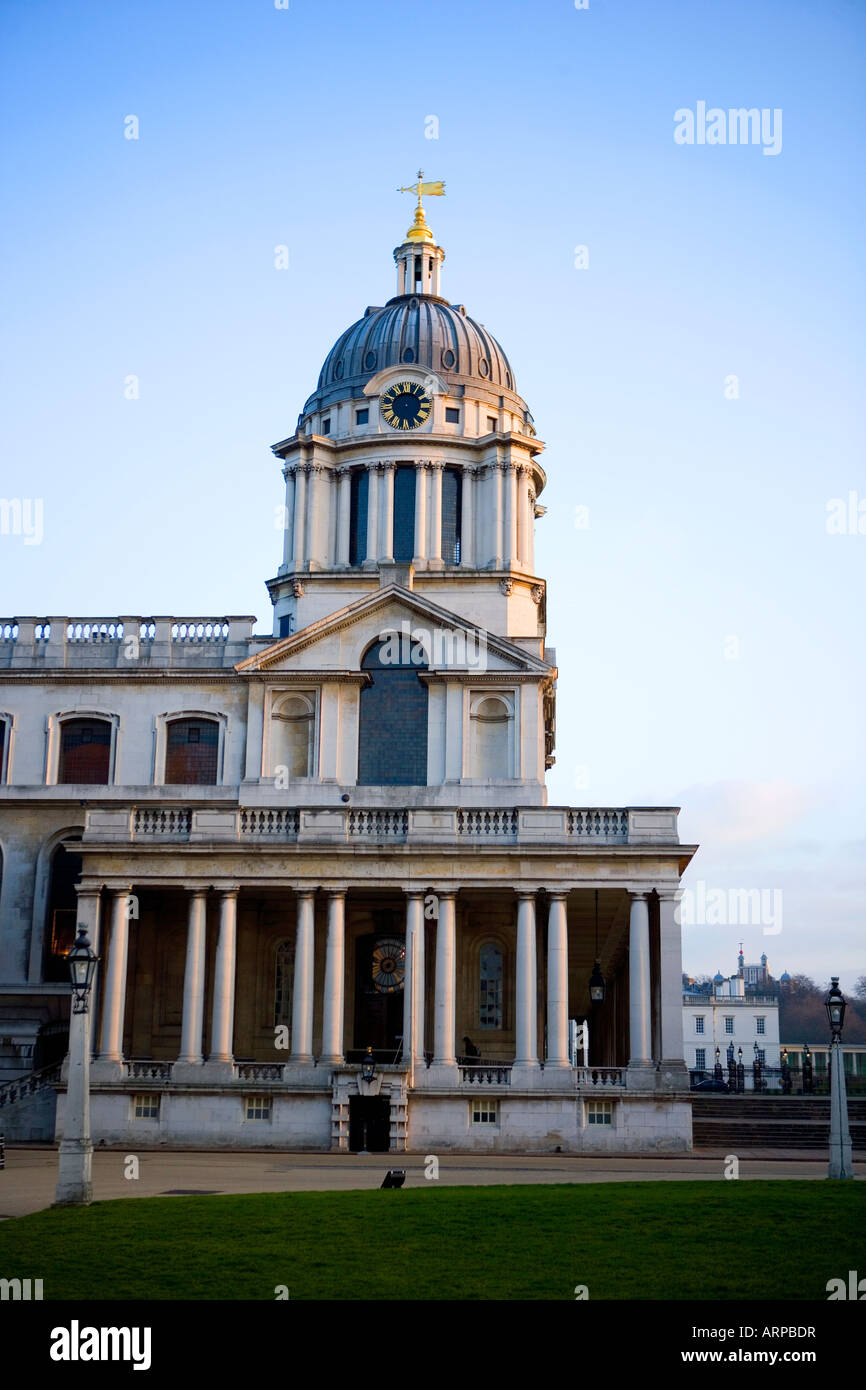 College clock hi-res stock photography and images - Alamy