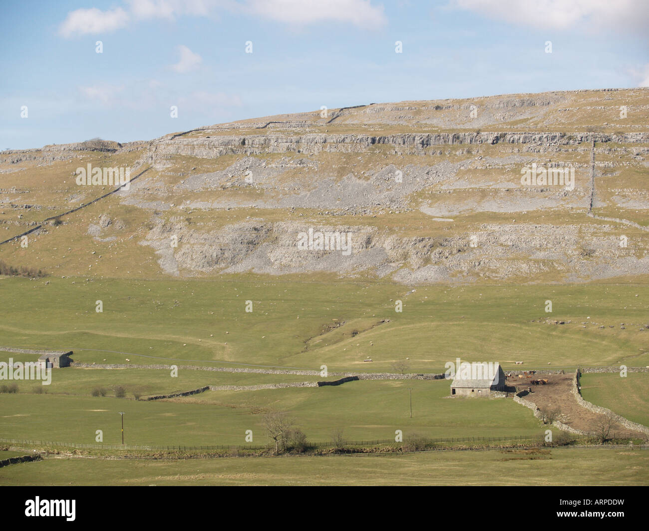 Farming grass fields hi-res stock photography and images - Alamy