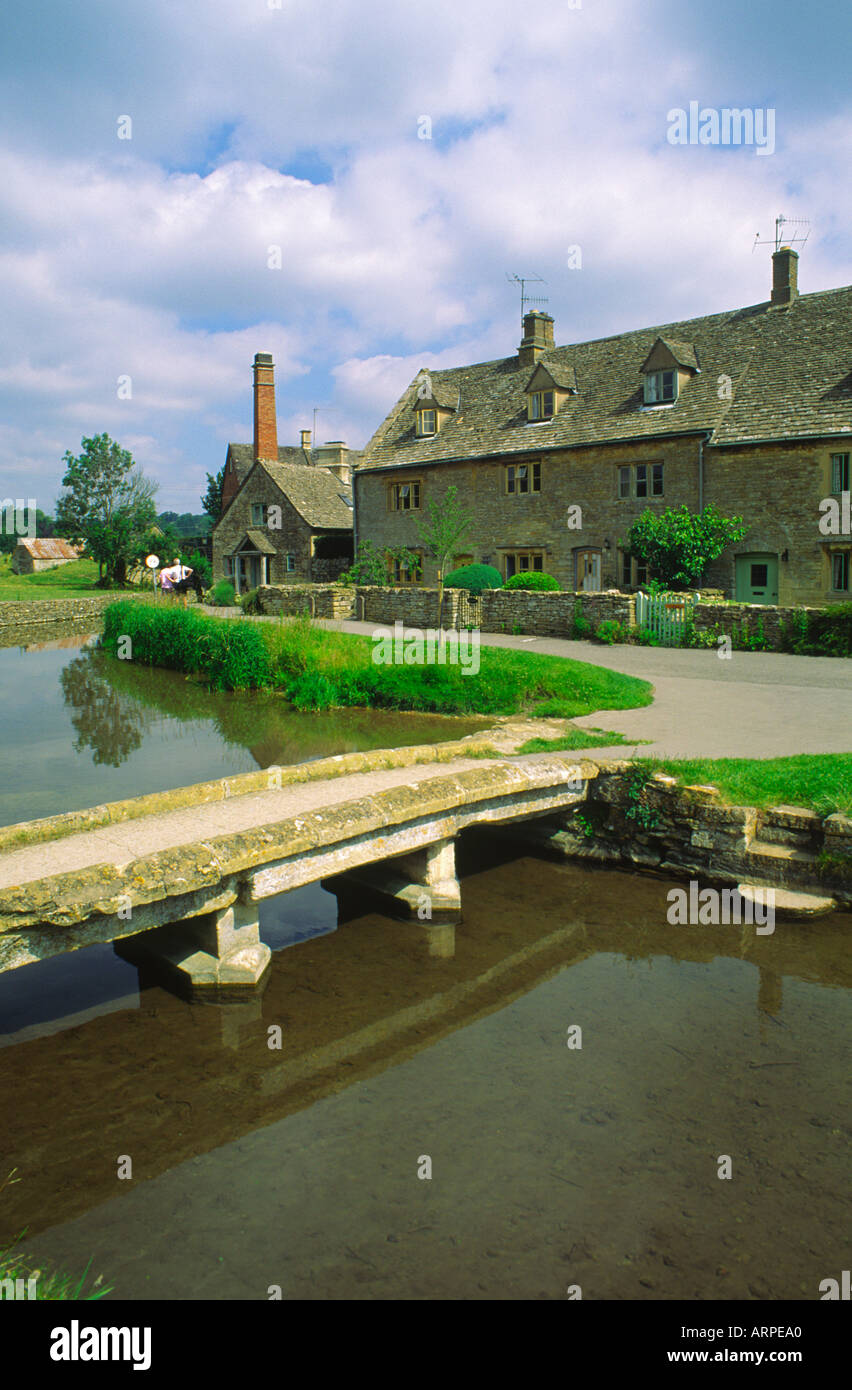 Cottages footbridge over river hi-res stock photography and images - Alamy