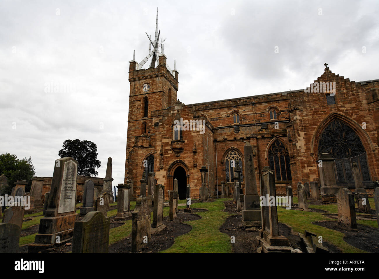 St michaels parish church linlithgow hi-res stock photography and ...