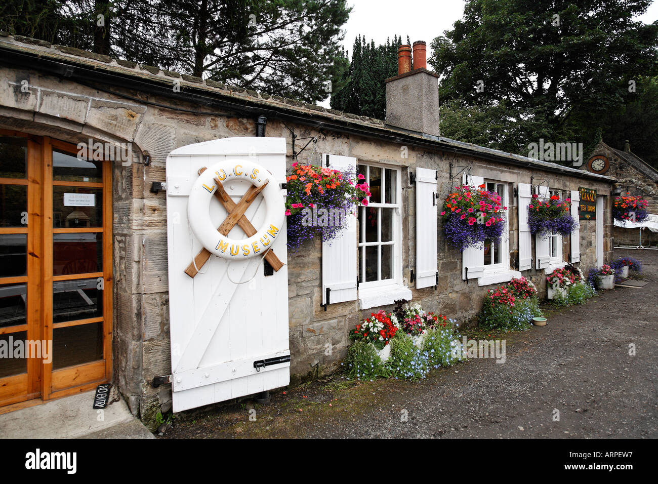 Manse road basin hi-res stock photography and images - Alamy