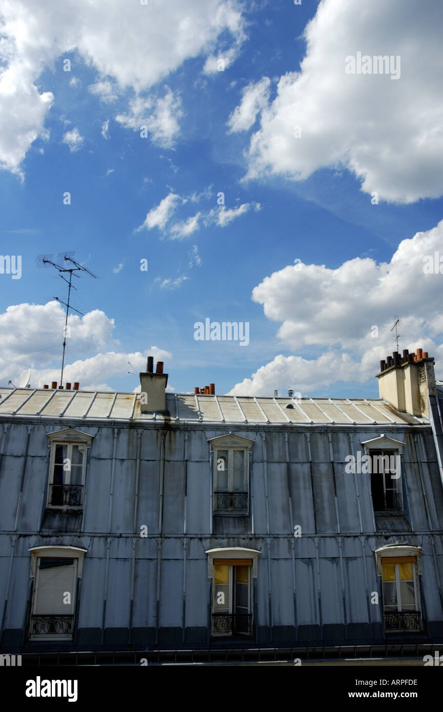 France paris typical zinc roof of a parisian building Stock Photo - Alamy