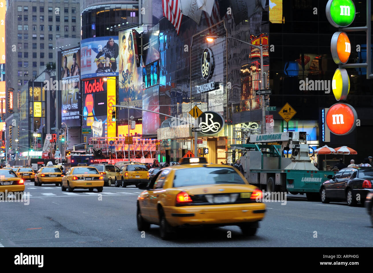 Yellow cab taxi in Manhattan New York USA Stock Photo - Alamy