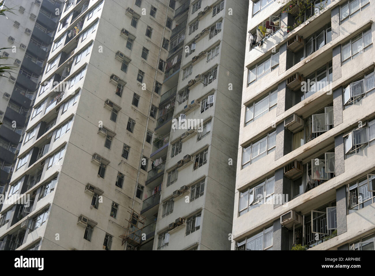 Overcrowding housing hi-res stock photography and images - Alamy