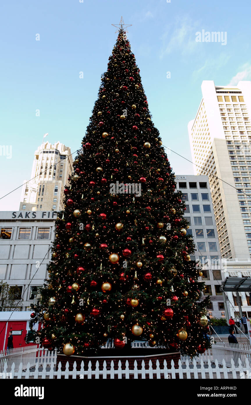 Giant red baubles hi-res stock photography and images - Alamy