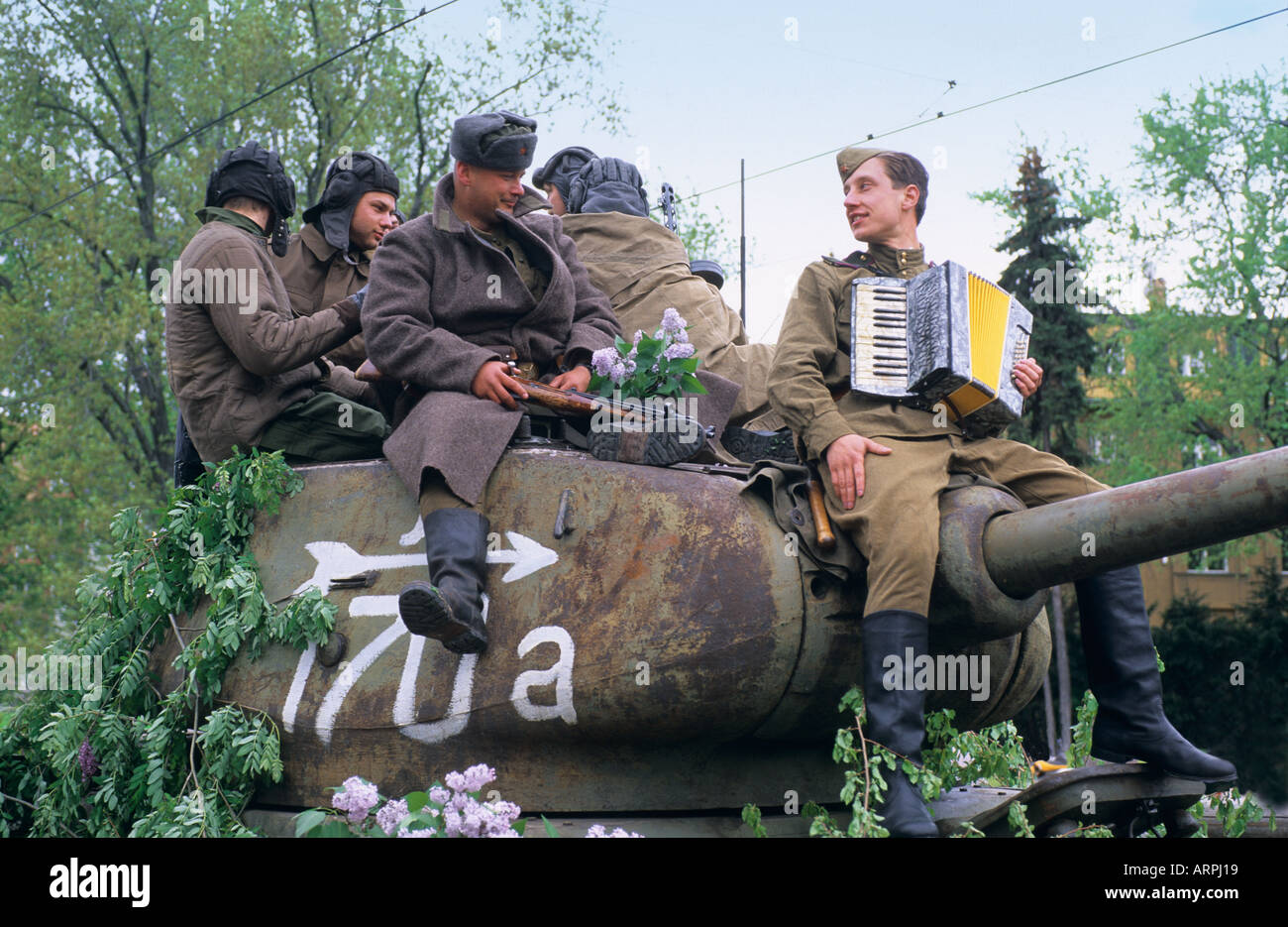 Parade ww2 vehicles hi-res stock photography and images - Alamy