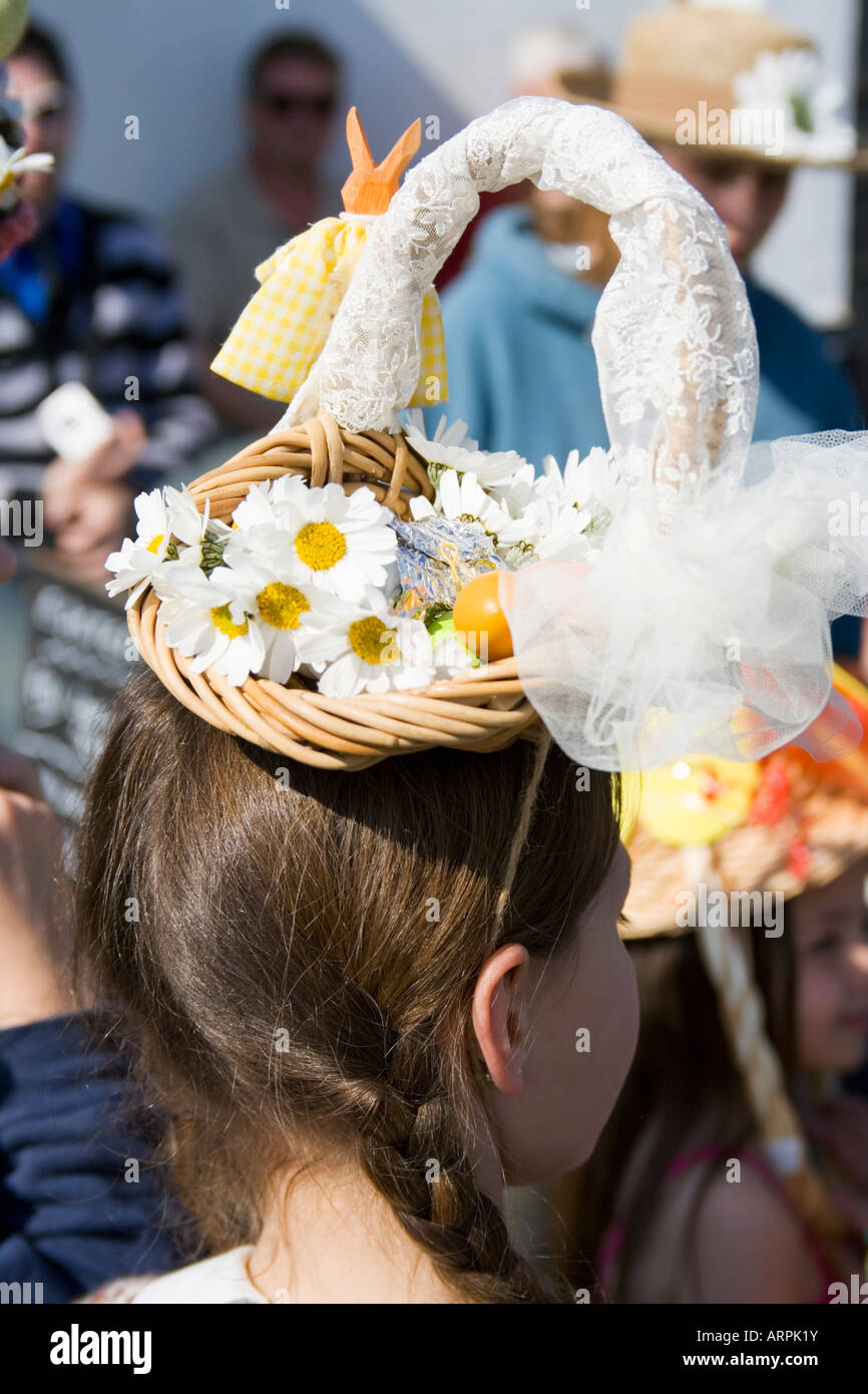 Easter bonnet and girl hi-res stock photography and images - Alamy